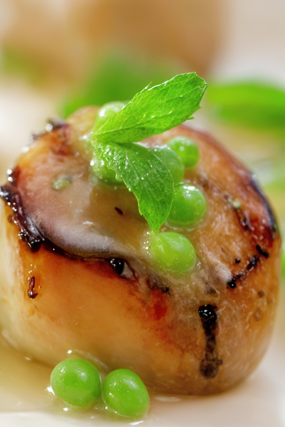 Caramelized Scallops with Fresh Green Pea Vinaigrette - Baya Secret Recipes